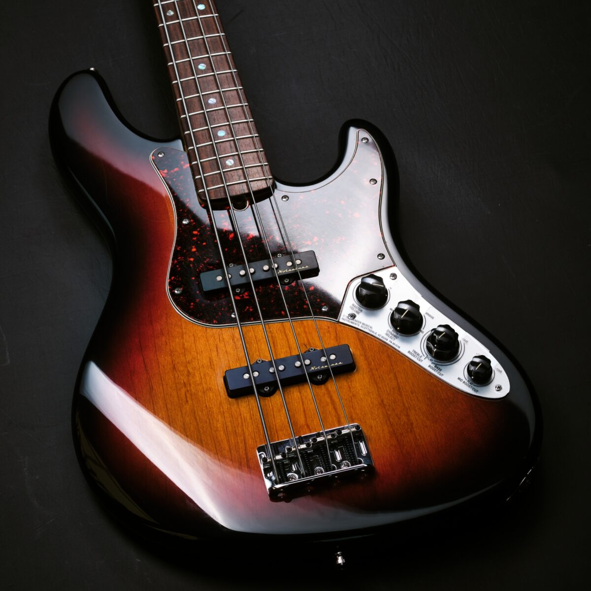 Fender American Deluxe Jazz Bass 3-Tone Sunburst (2003) | Bass Buddha Fender American Deluxe Jazz Bass 3-Tone Sunburst (2003) | Bass Buddha