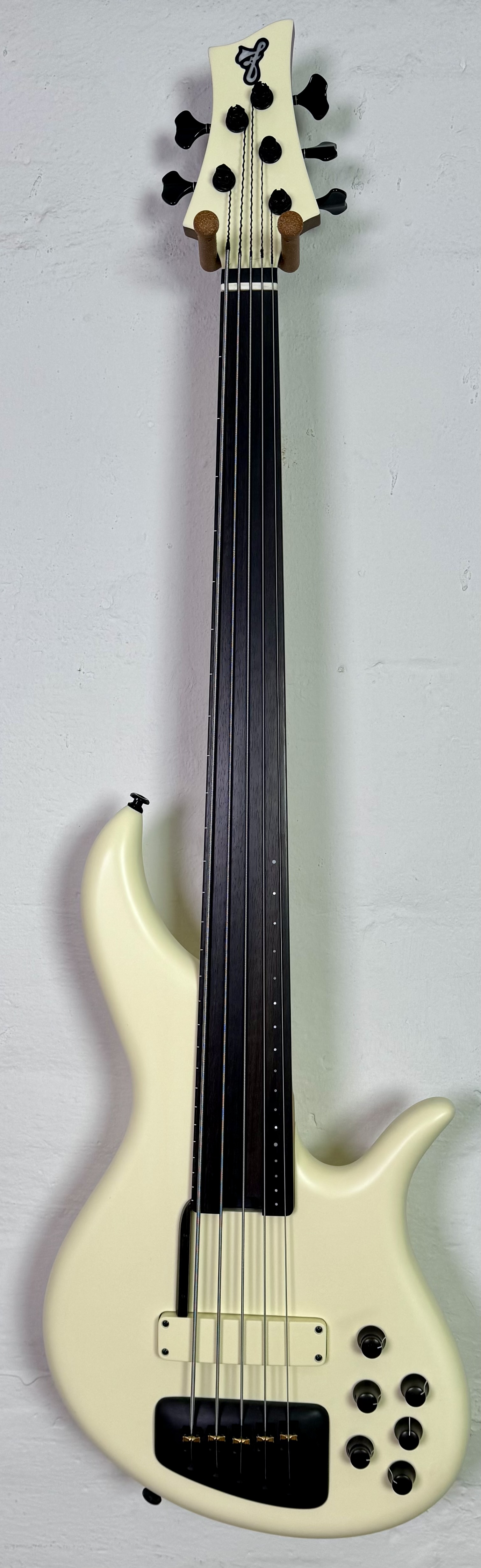 F Bass AC5 Olympic White | Bass Buddha